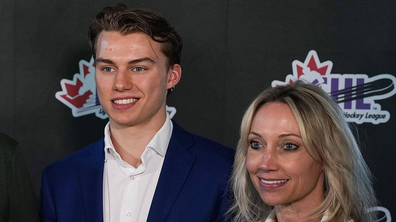 Connor Bedard Mom Age, Photos, Is Connor Bedard Mom Still Married ...