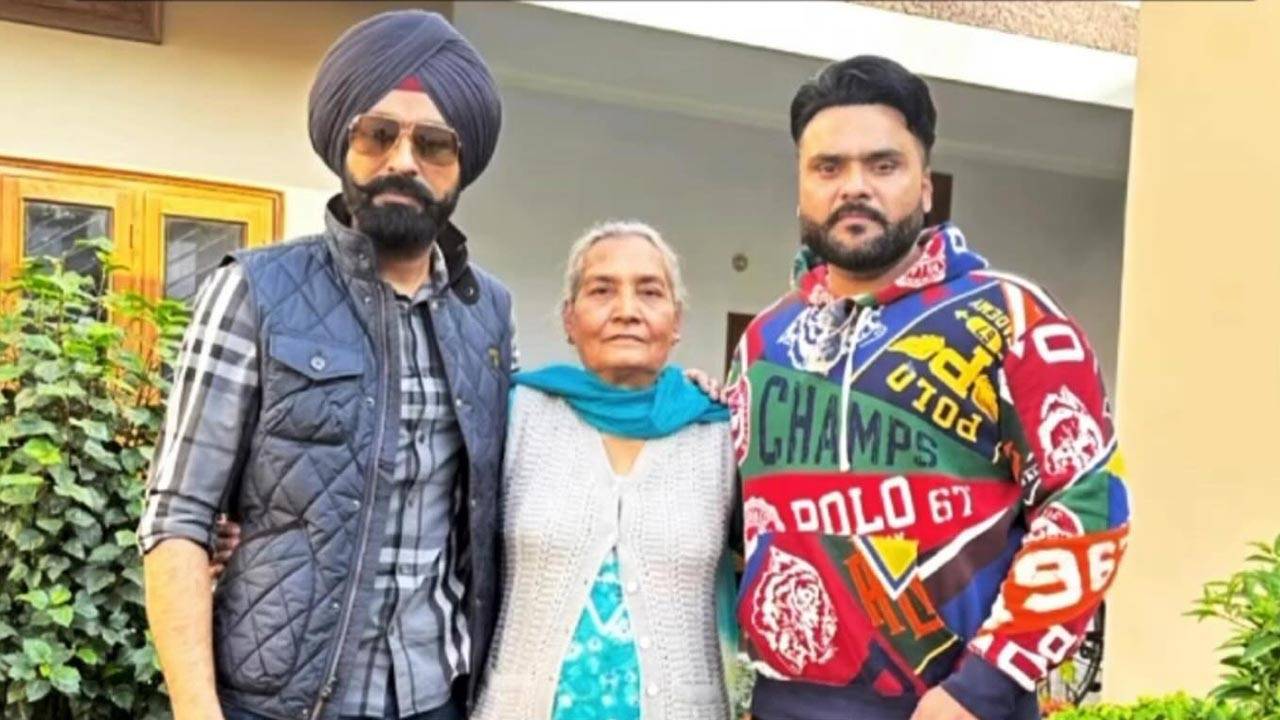 Tarsem Jassar and Kulbir Jhinjer Paid Tribute To Gurbir Singh Bains ...