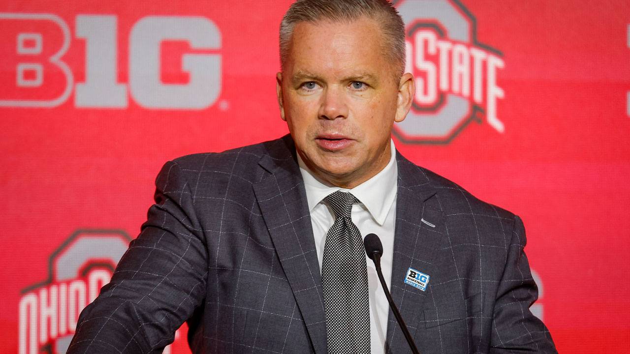 Chris Holtmann Salary: Know Chris Holtmann's Contract, and Net Worth ...