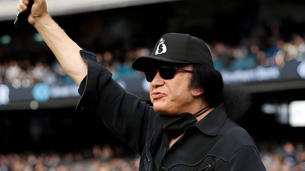 Gene Simmons Kiss: Gene Simmons Says Kiss Sale Is a ‘Collaboration ...